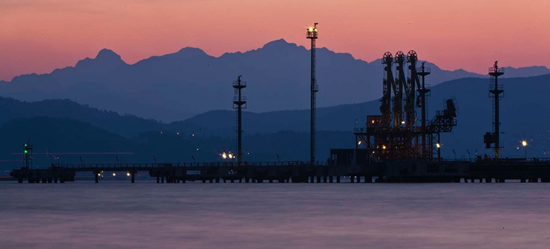 Onshore and FSRU regasification terminal